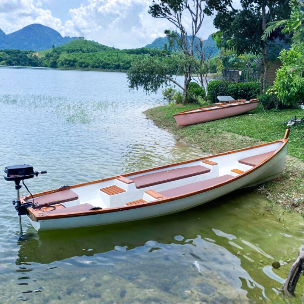 18ft Composite Canoe w. Teak Gunwale – Woodenboatusa